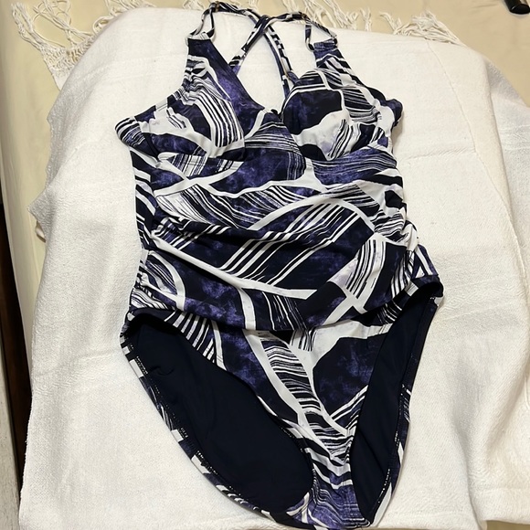 La Blanca | Swim | La Blanca Xback Tummy Control One Piece Swimsuit ...